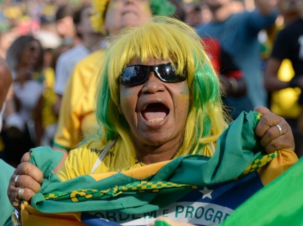 Mundo Positivo » No Rio, torcedores culpam juiz e apagão de Neymar pelo ... Mundo Positivo » No Rio, torcedores culpam juiz e apagão de Neymar pelo ...