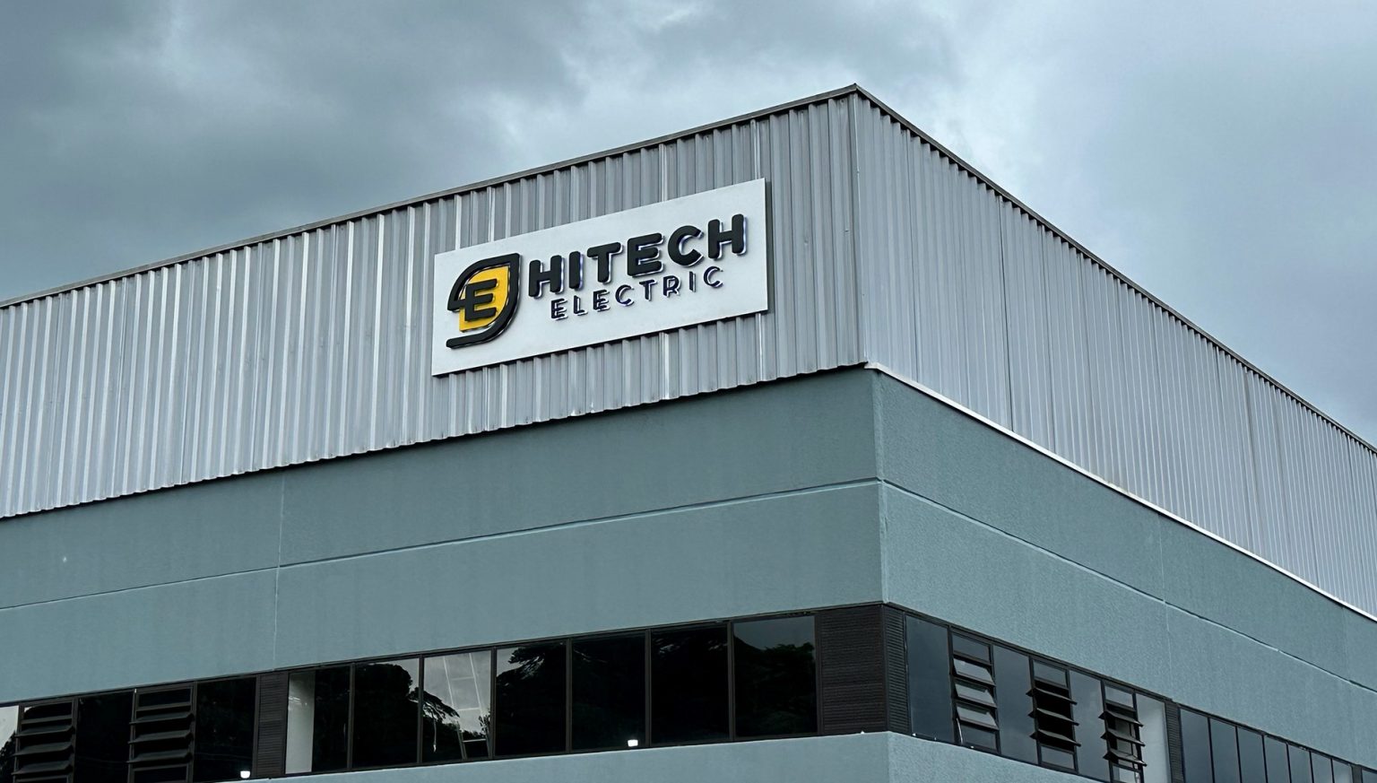 Mundo Positivo » Hitech Electric lança primeira linha de montagem de ...